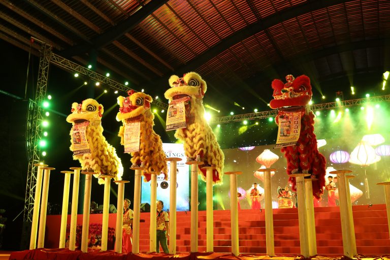 LION DANCE ON THE HIGHEST POLE AND THE LOWEST POLE - Asia Book of Records