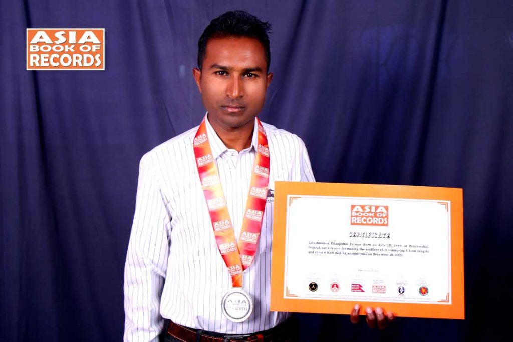 Smallest shirt - Asia Book of Records