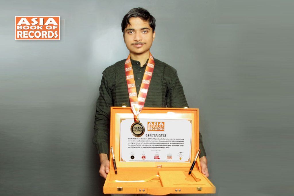 One hundred random objects memorised in the least time by a teen - Asia Book of Records