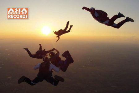 Largest formation of 80-years-plus skydivers of the world - Asia Book ...