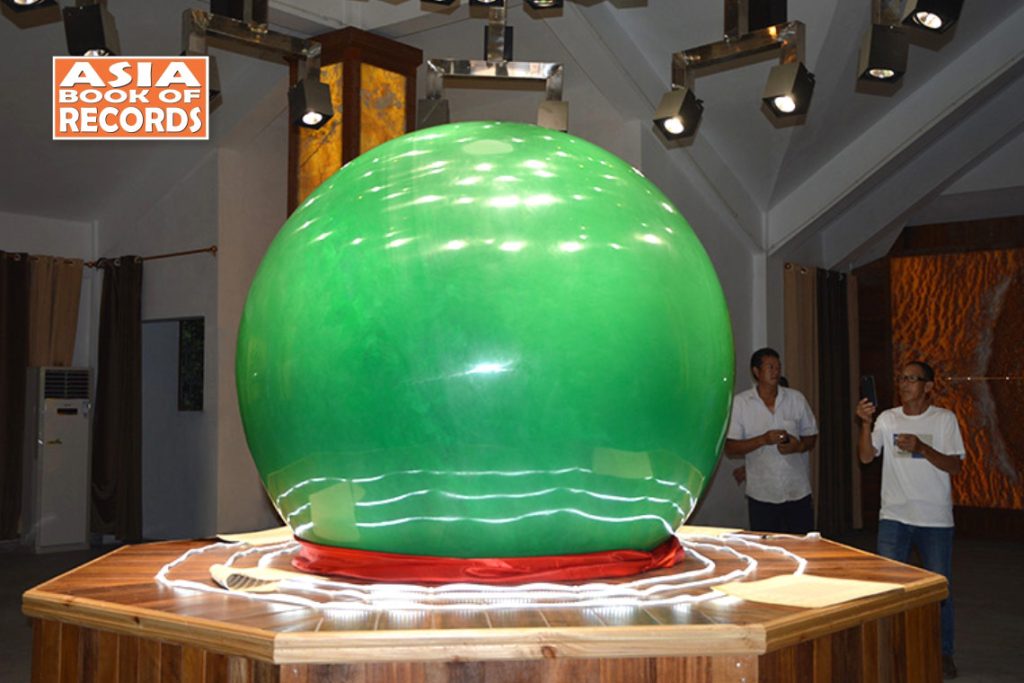 Biggest luminous pearl in the world - Asia Book of Records