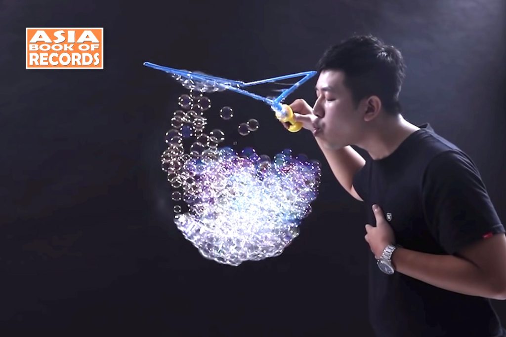 Maximum soap bubbles cut from one bubble - Asia Book of Records
