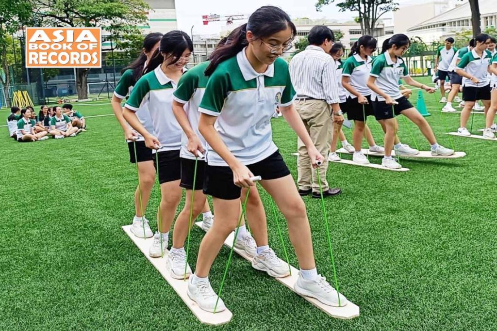 Largest game of centipede skis - Asia Book of Records