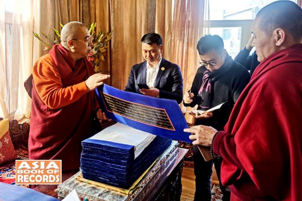 Biggest handwritten gold book - Asia Book of Records