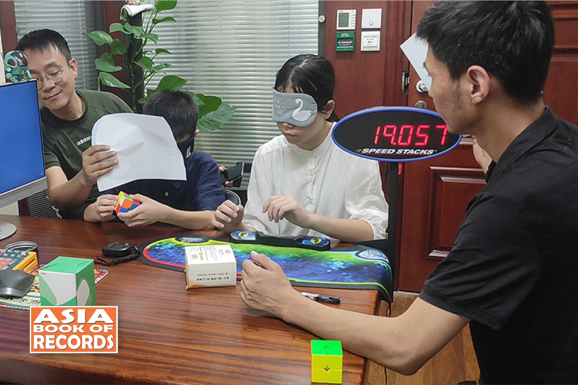 Fastest siblings to solve and match a 2×2×2 Rubik’s Cube blindfolded ...
