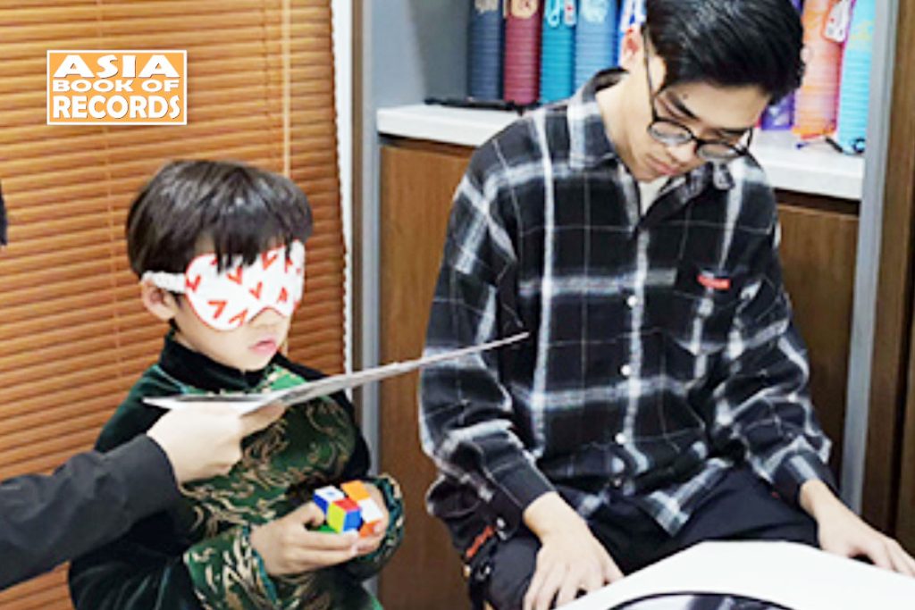 Youngest kid to solve two 2x2x2 Rubik’s Cubes blindfolded - Asia Book ...
